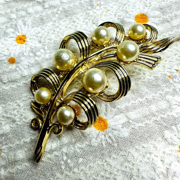 Lisner Jewelry | Jewelry | Vintage Signed Lisner Faux Pearls Gold Tone ...